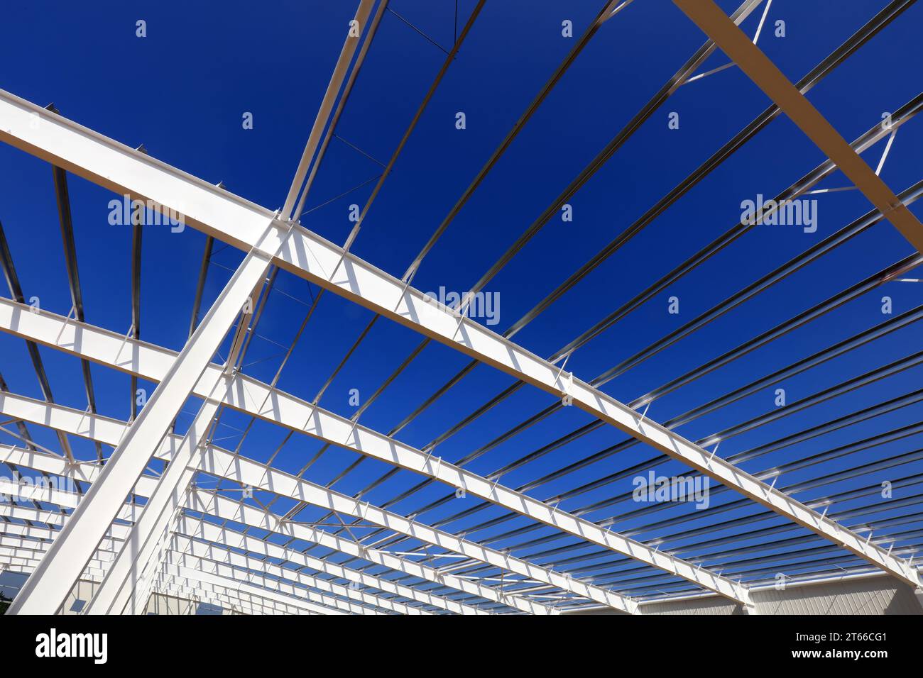 White steel beam hi-res stock photography and images - Alamy