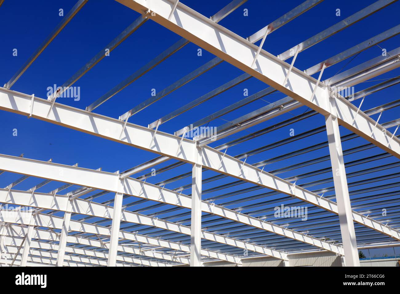 White steel beam hi-res stock photography and images - Alamy