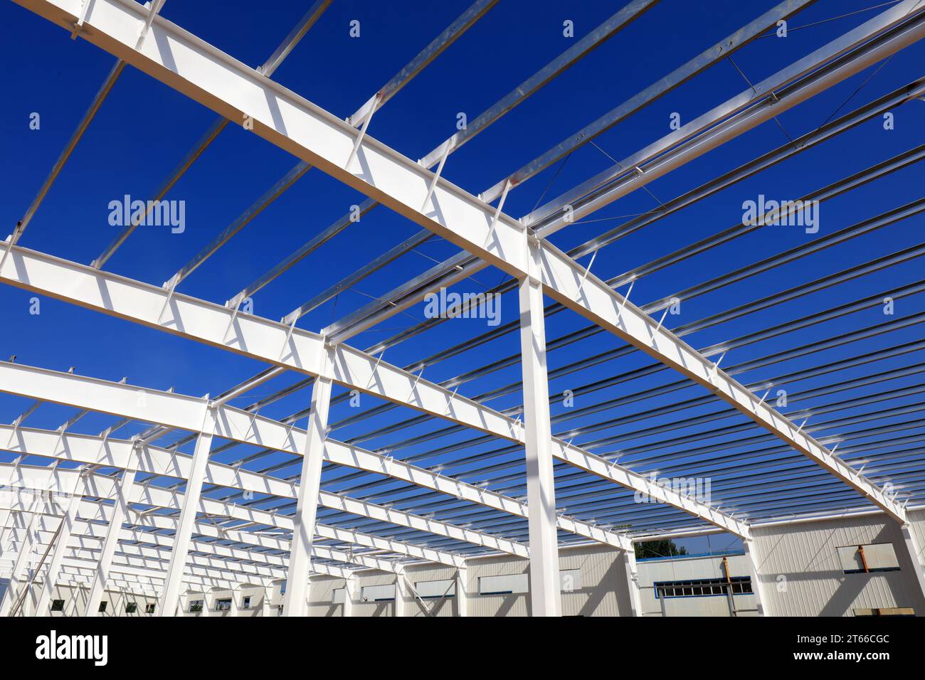White steel beam hi-res stock photography and images - Alamy