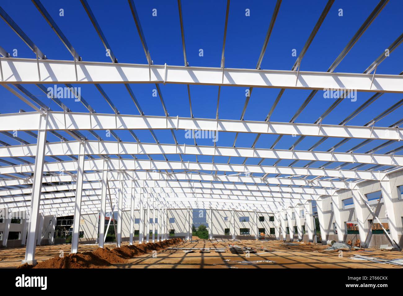 Steel girder truss in a factory Stock Photo - Alamy