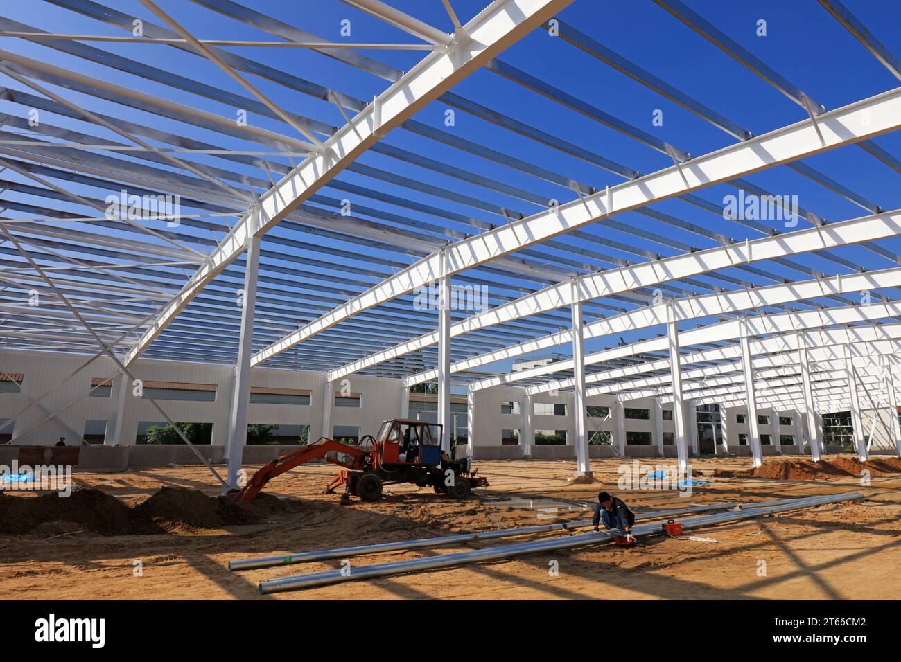 Steel girder truss in a factory Stock Photo - Alamy