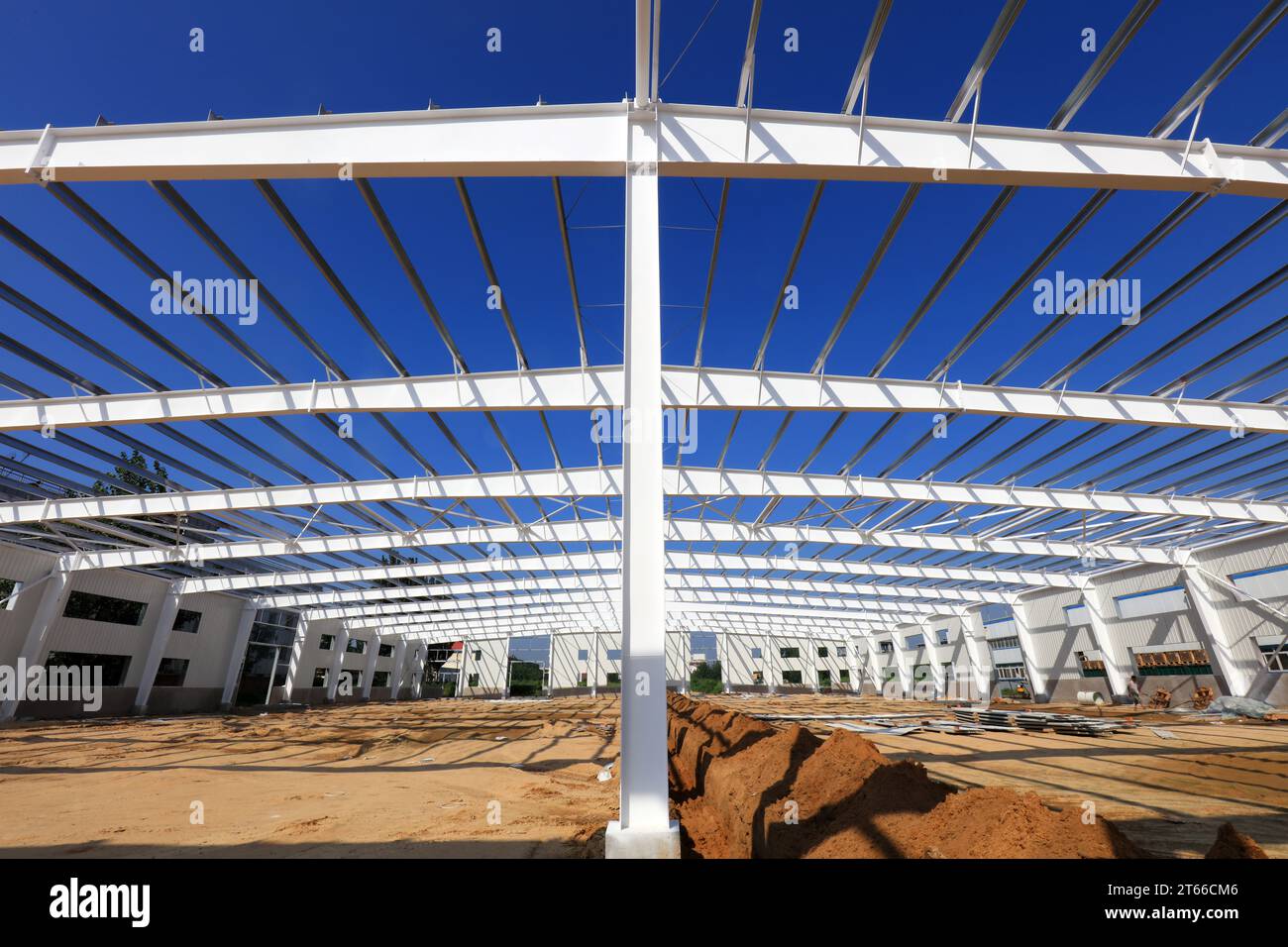 Steel girder truss in a factory Stock Photo - Alamy