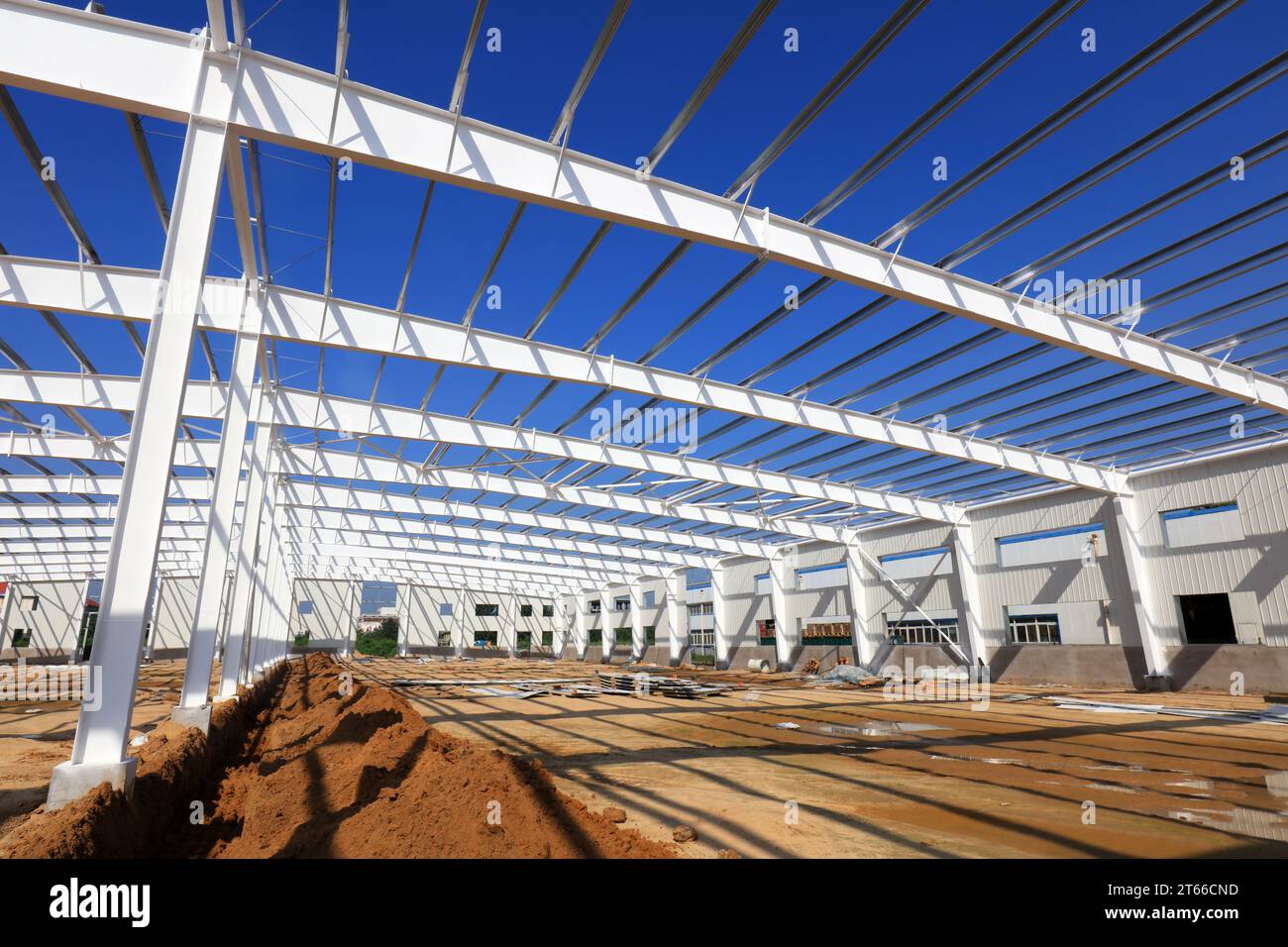 Steel girder truss in a factory Stock Photo - Alamy