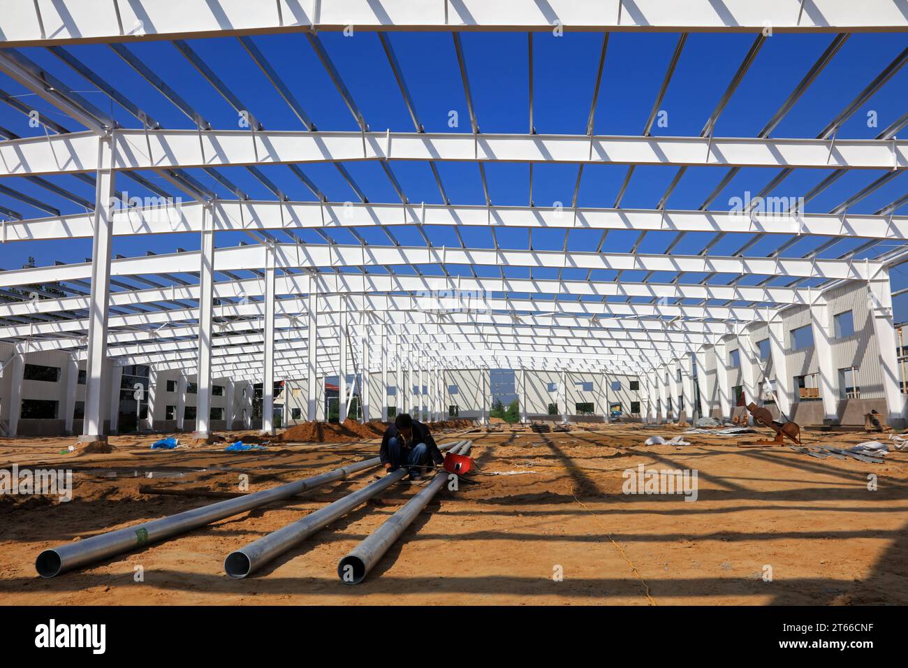 Steel girder truss in a factory Stock Photo - Alamy