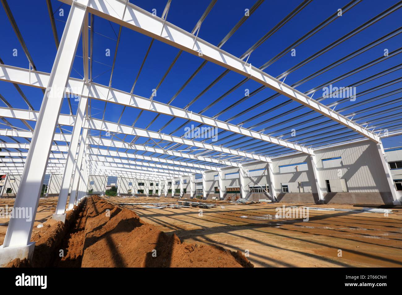 Steel girder truss in a factory Stock Photo - Alamy