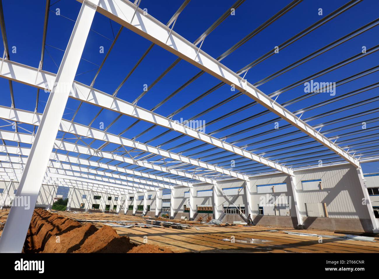 Steel girder truss in a factory Stock Photo - Alamy