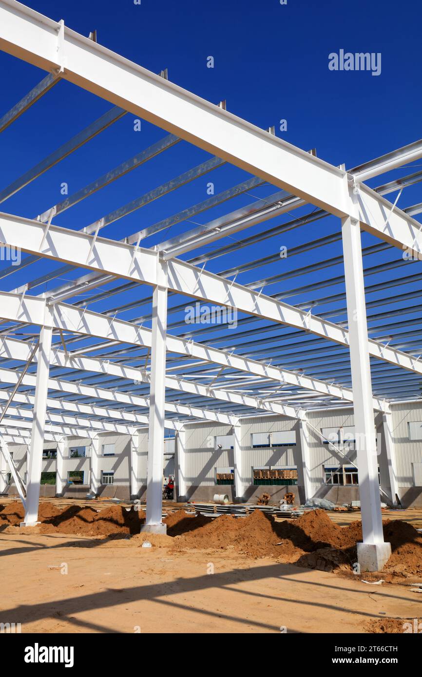 Steel girder truss in a factory Stock Photo - Alamy
