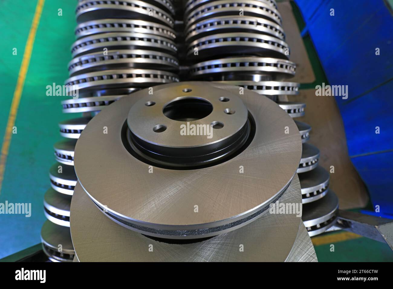 Brake disc manufacturing hi-res stock photography and images - Alamy