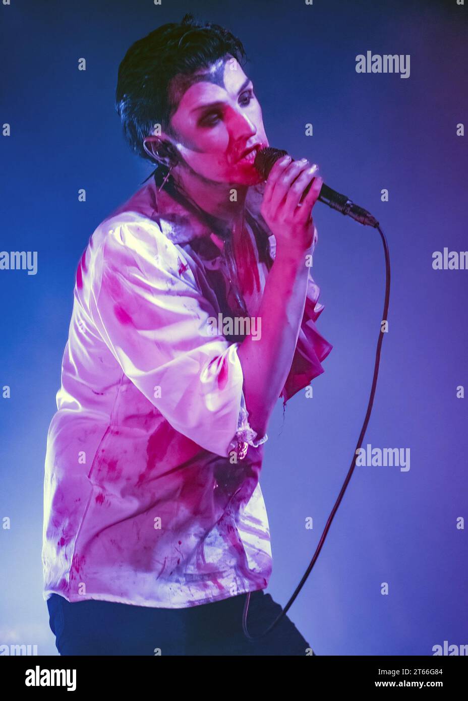 Lead vocals will gould creeper hi-res stock photography and images - Alamy