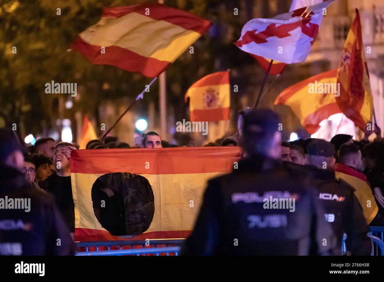 Madrid, Spain. 08th Nov, 2023. A demonstrator hods a Spanish flag with ...