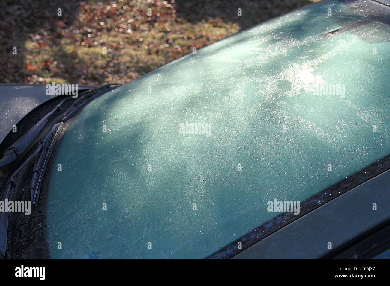 Frozen car windows hi-res stock photography and images - Alamy