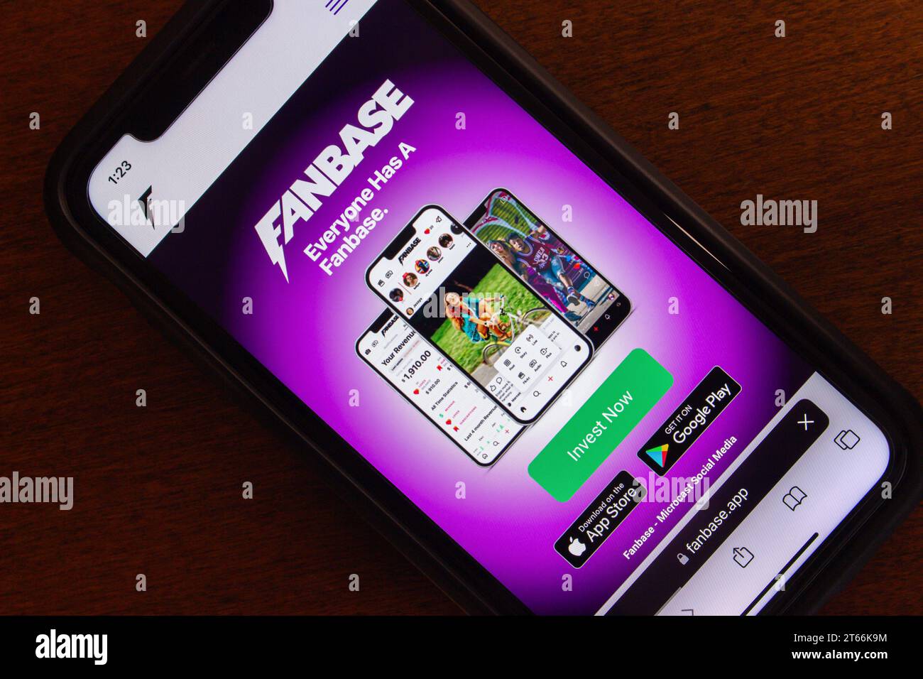 Microcast social media hi-res stock photography and images - Alamy