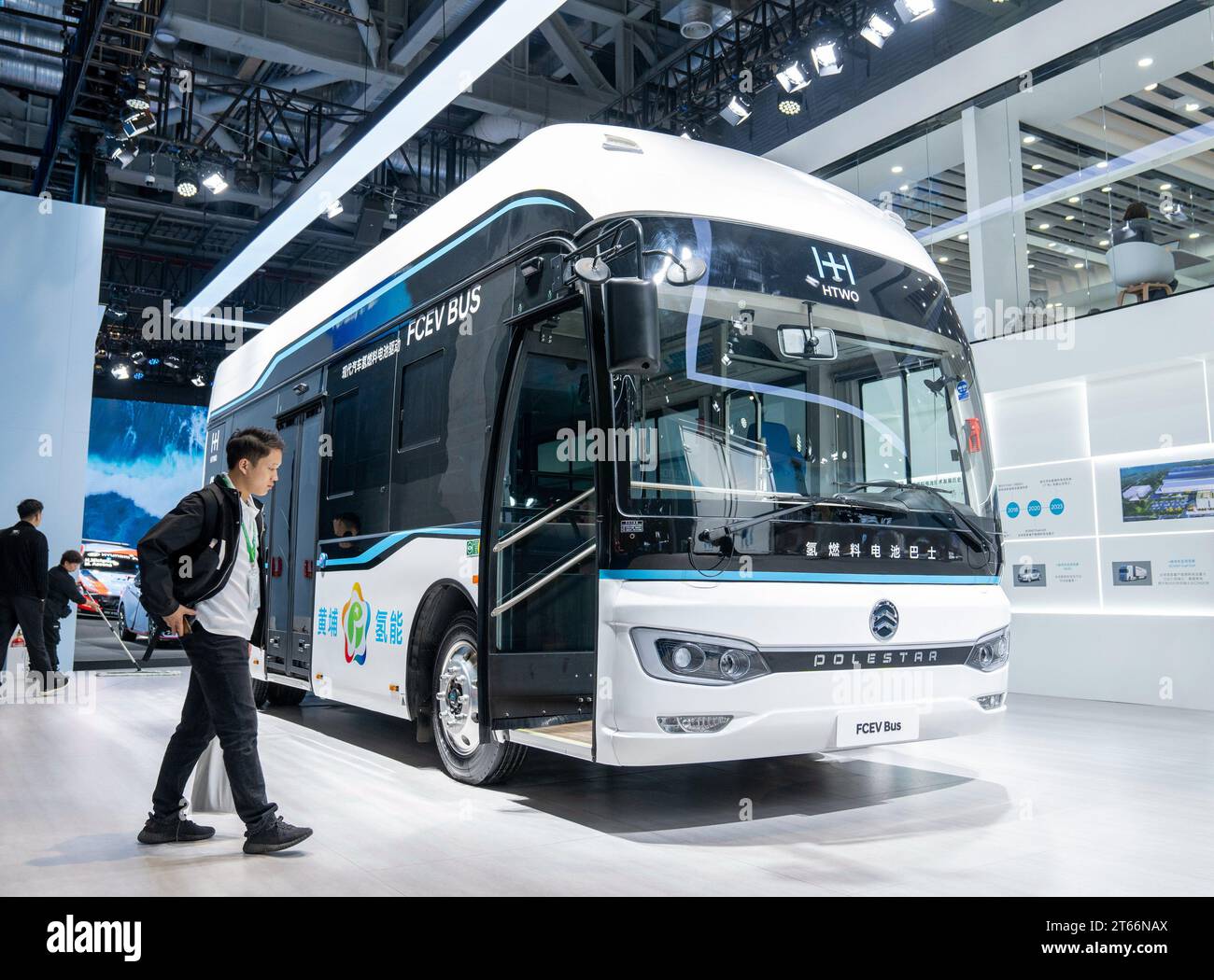 SHANGHAI, CHINA - NOVEMBER 6, 2023 - Visitors visit a hydrogen fuel ...