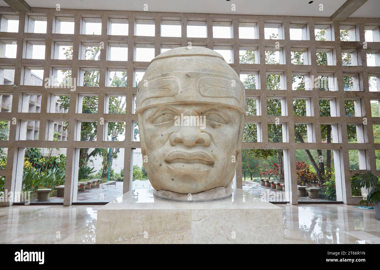 Olmec heads hi-res stock photography and images - Alamy
