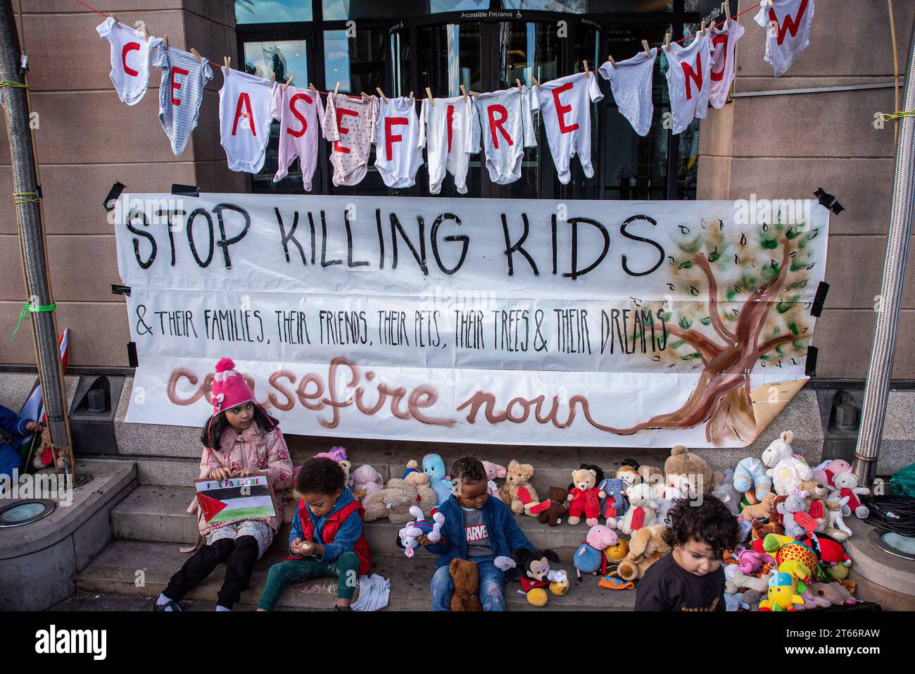 London, UK. 07th Nov, 2023. Children play with toys during the protest ...