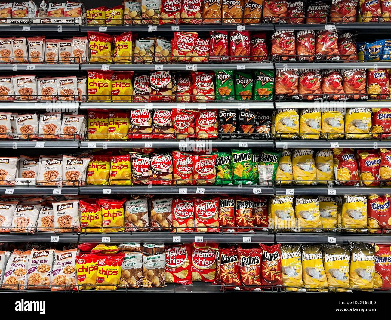 Packs of crisps on shelves hi-res stock photography and images - Alamy
