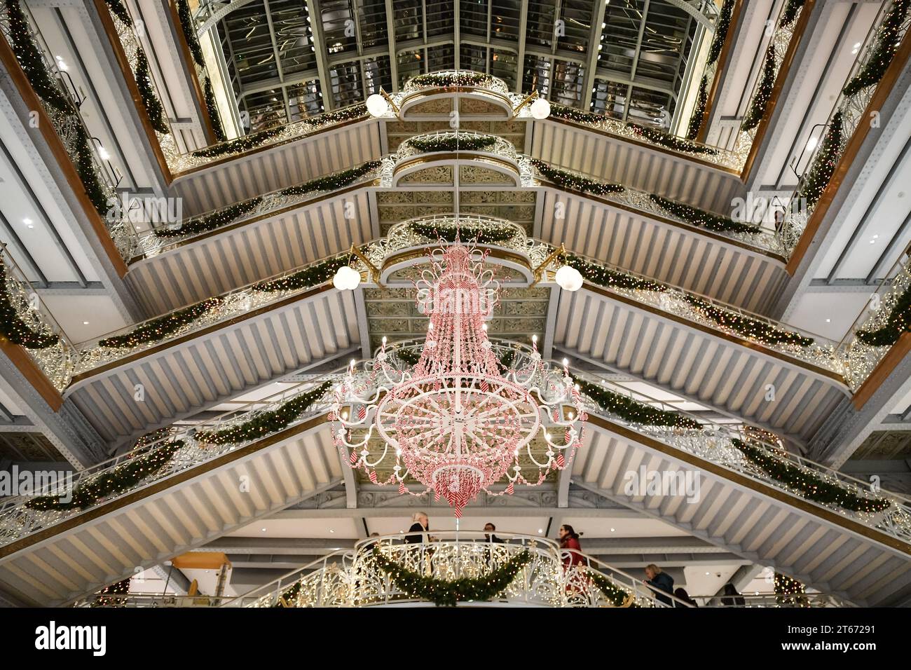 Samaritaine's staff reveals Christmas window displays in Paris on ...