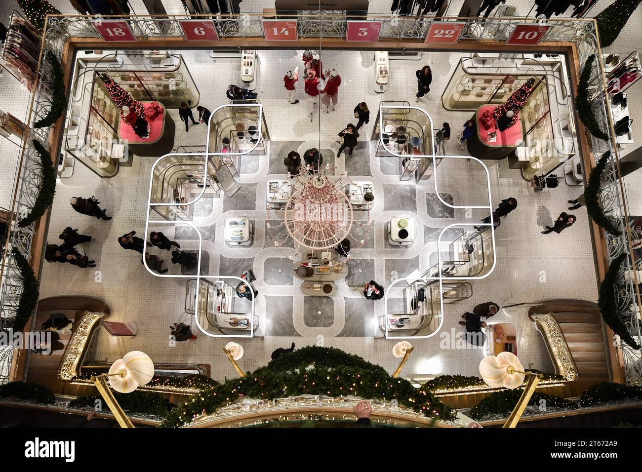 Paris department store doors hi-res stock photography and images - Alamy