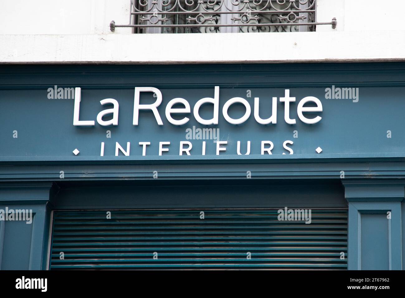lyon , France - 11 04 2023 : La Redoute interieurs home logo brand and ...