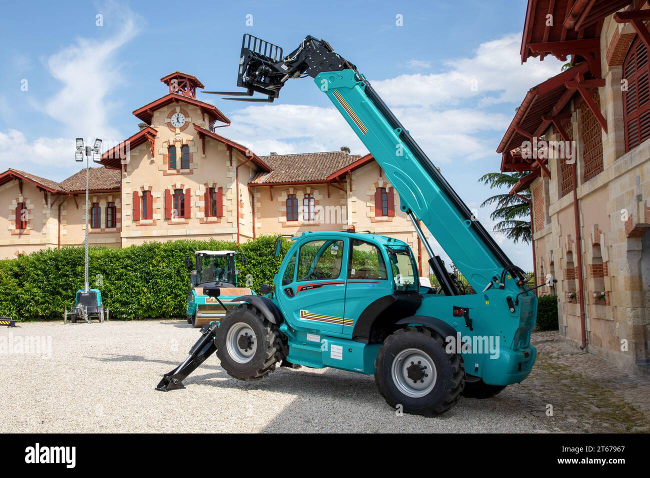 Manitou logo hi-res stock photography and images - Alamy