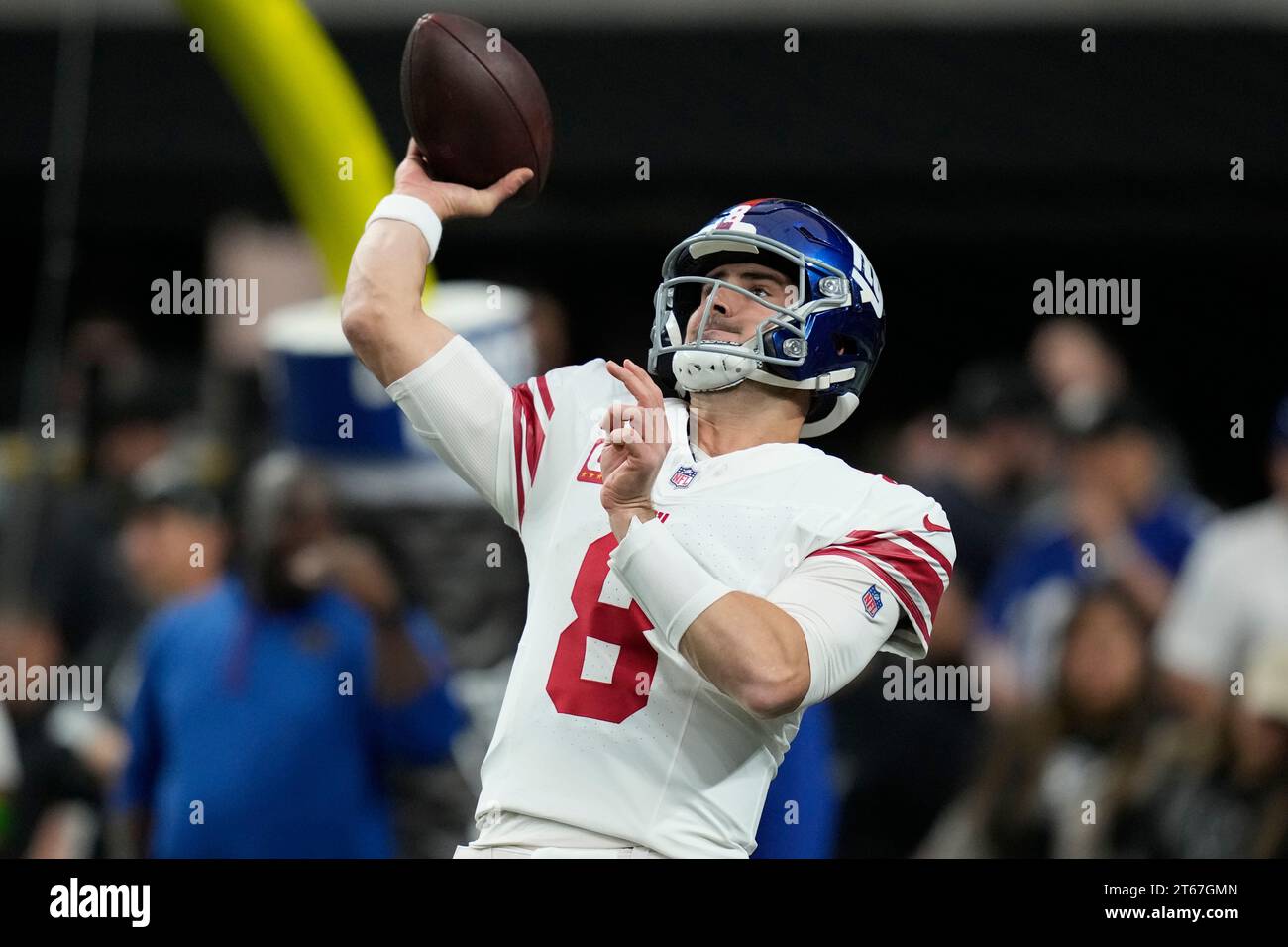 New York Giants quarterback Daniel Jones (8) warms up before an NFL ...