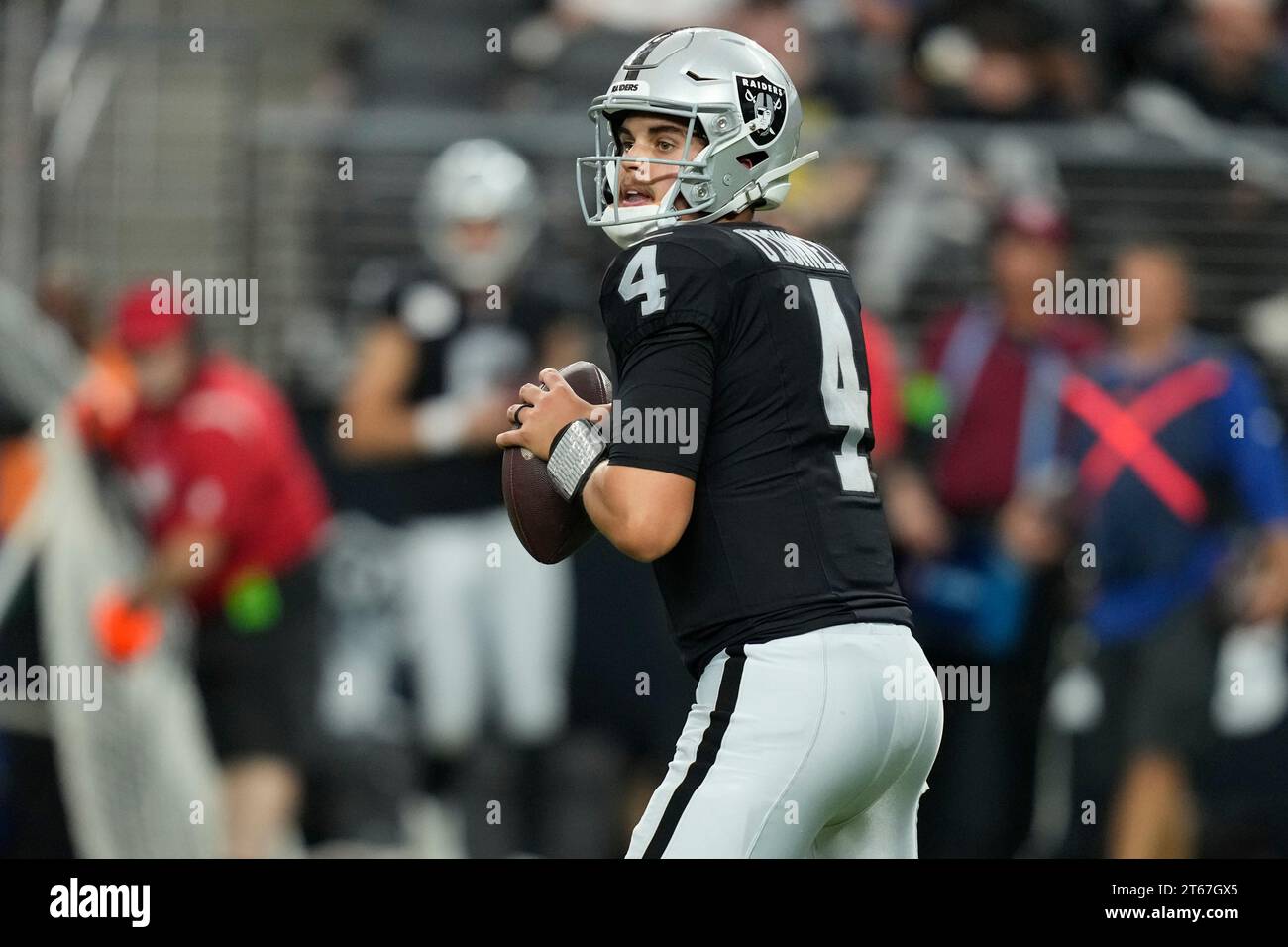 Las Vegas Raiders quarterback Aidan O'Connell (4) plays against the New ...