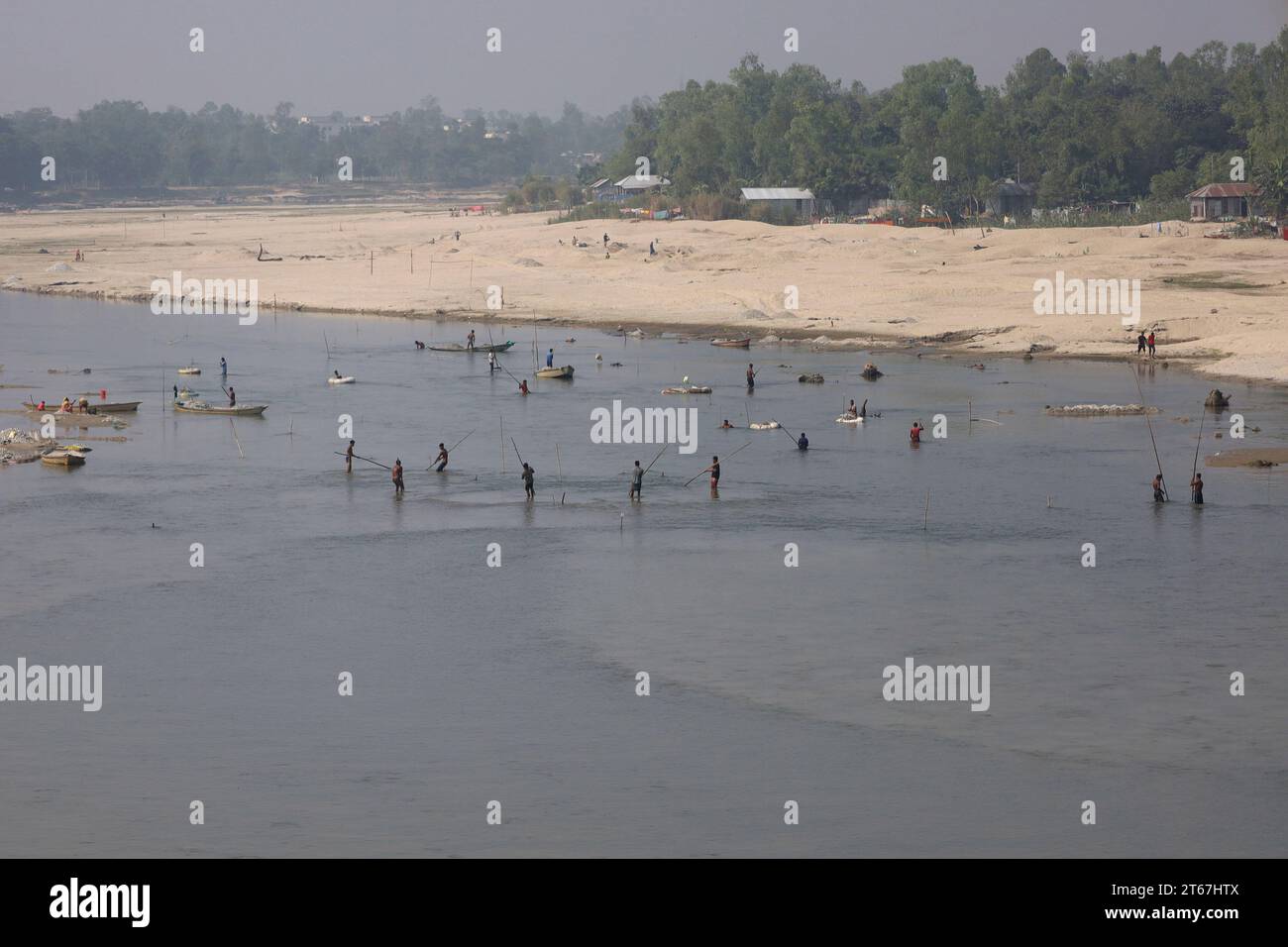 Tetulia, Panchagarh, Bangladesh. 9th Nov, 2023. Locals are picking up ...