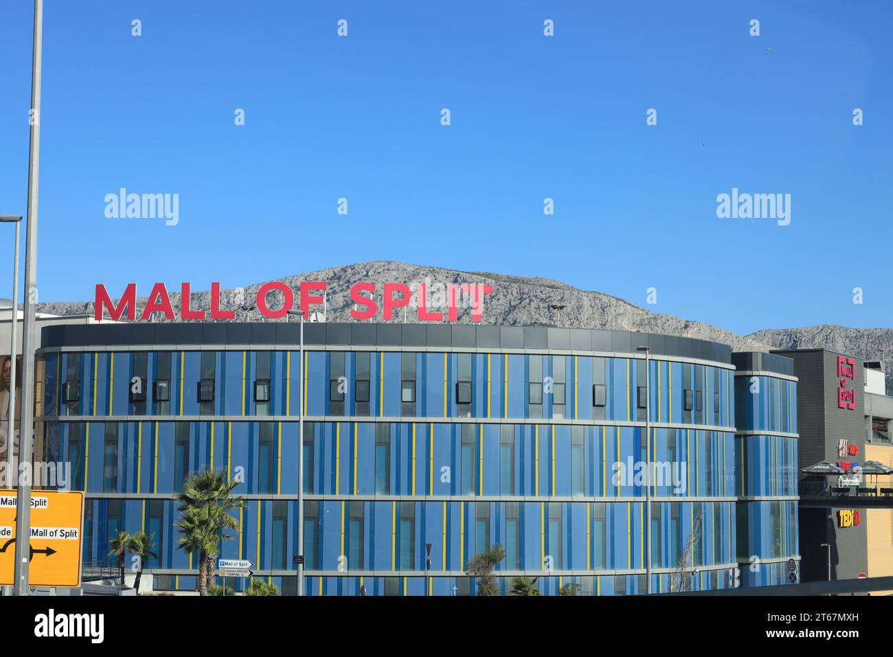 Shopping mall under blue sky hi-res stock photography and images - Alamy