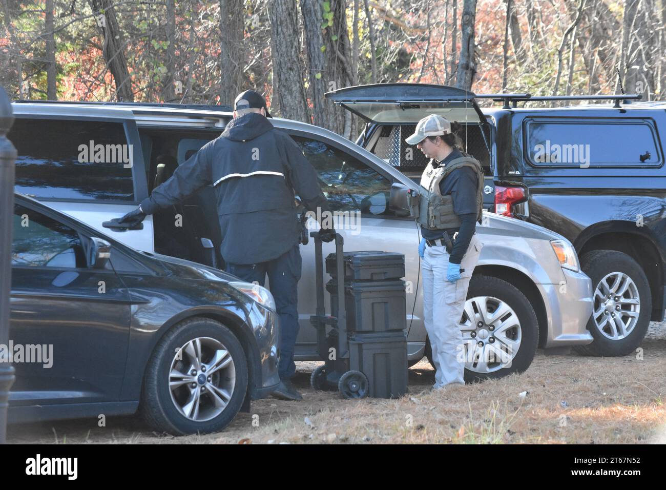 Helmetta, United States. 08th Nov, 2023. FBI agents carry boxes of ...