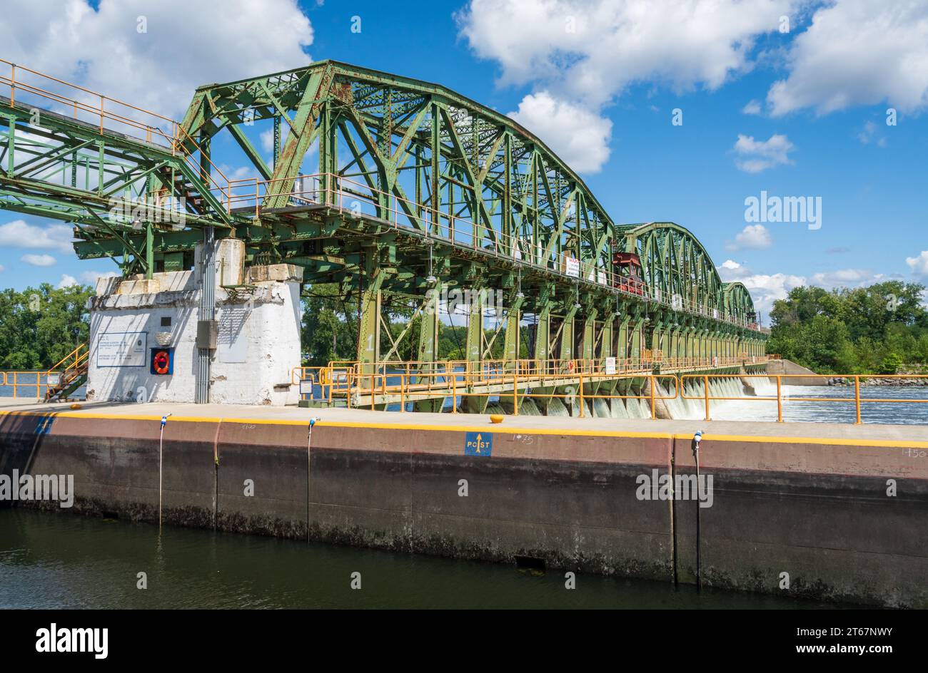 The Erie Canal Lock #8 in Upstate New York Stock Photo - Alamy