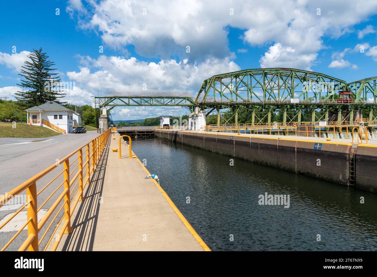 The Erie Canal Lock #8 in Upstate New York Stock Photo - Alamy