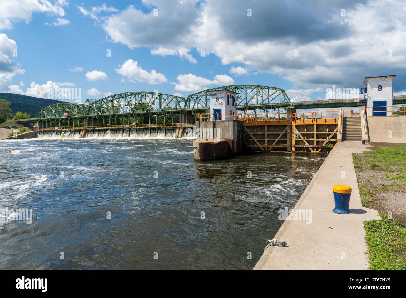 Erie canal lock gates hi-res stock photography and images - Alamy
