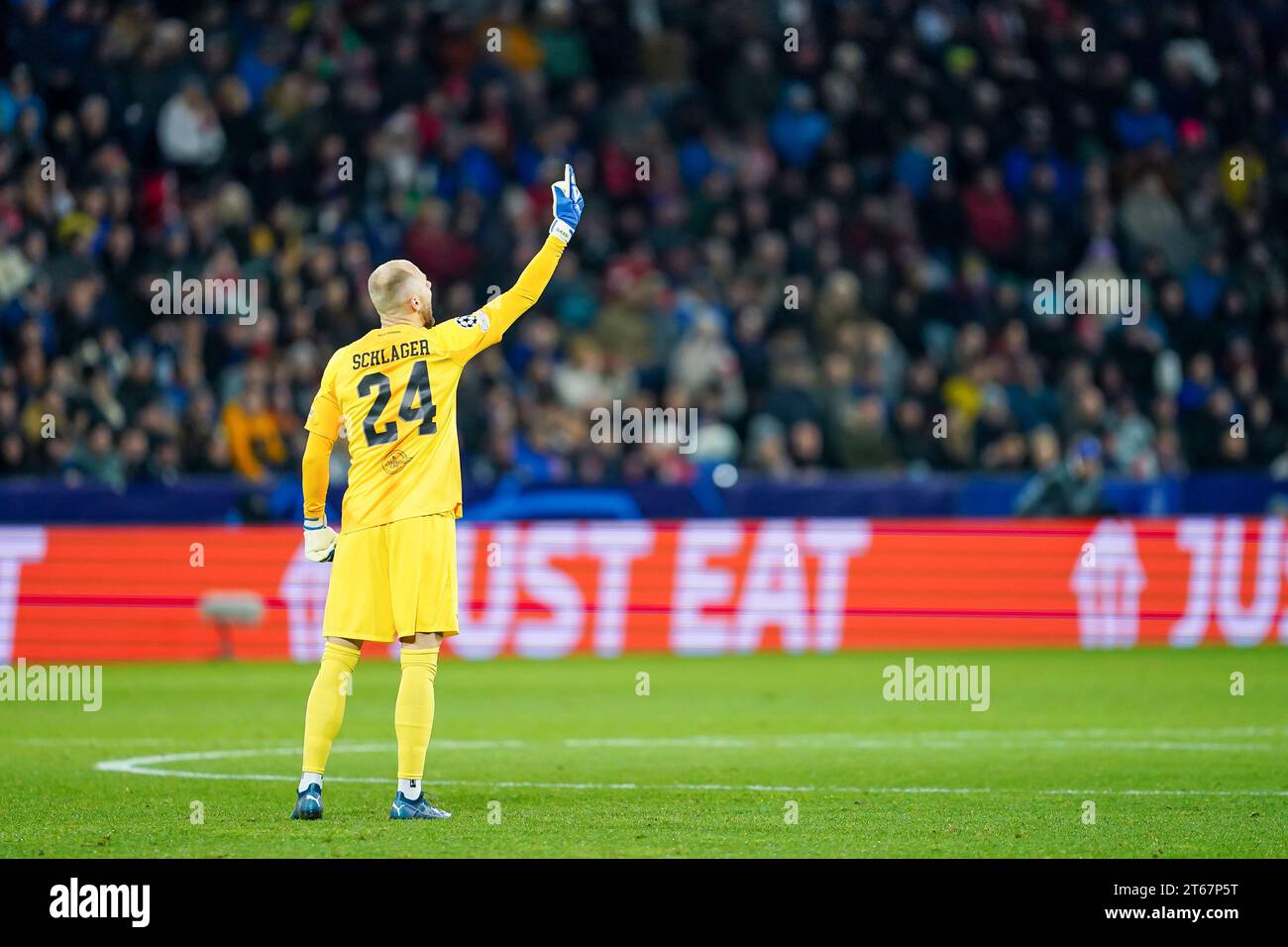 Red bull salzburg goalkeeper hi-res stock photography and images - Alamy