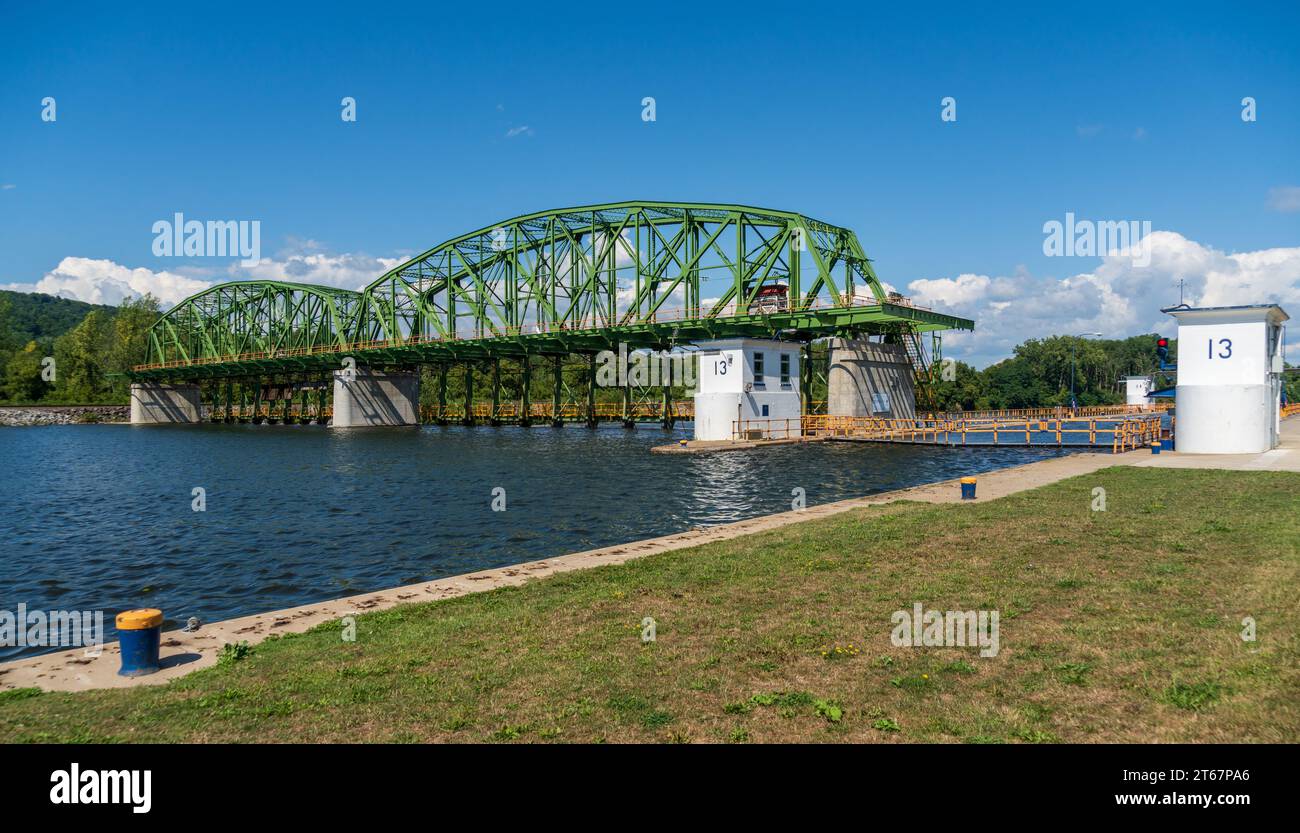 Erie canal structures hi-res stock photography and images - Alamy