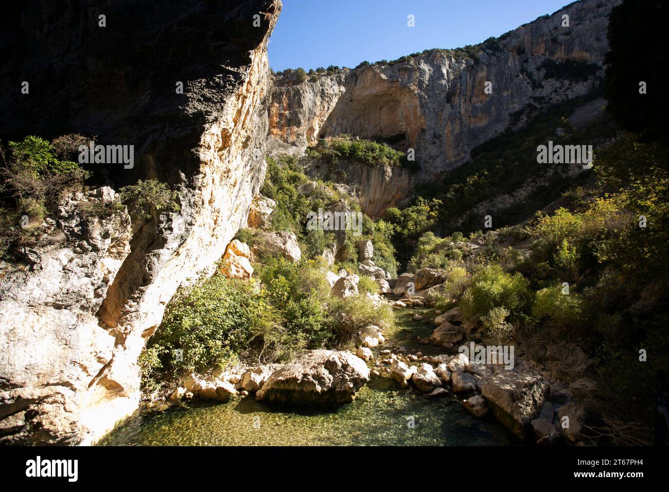 Ruta de las pasarelas, Alquézar. Beautiful route across the river ...