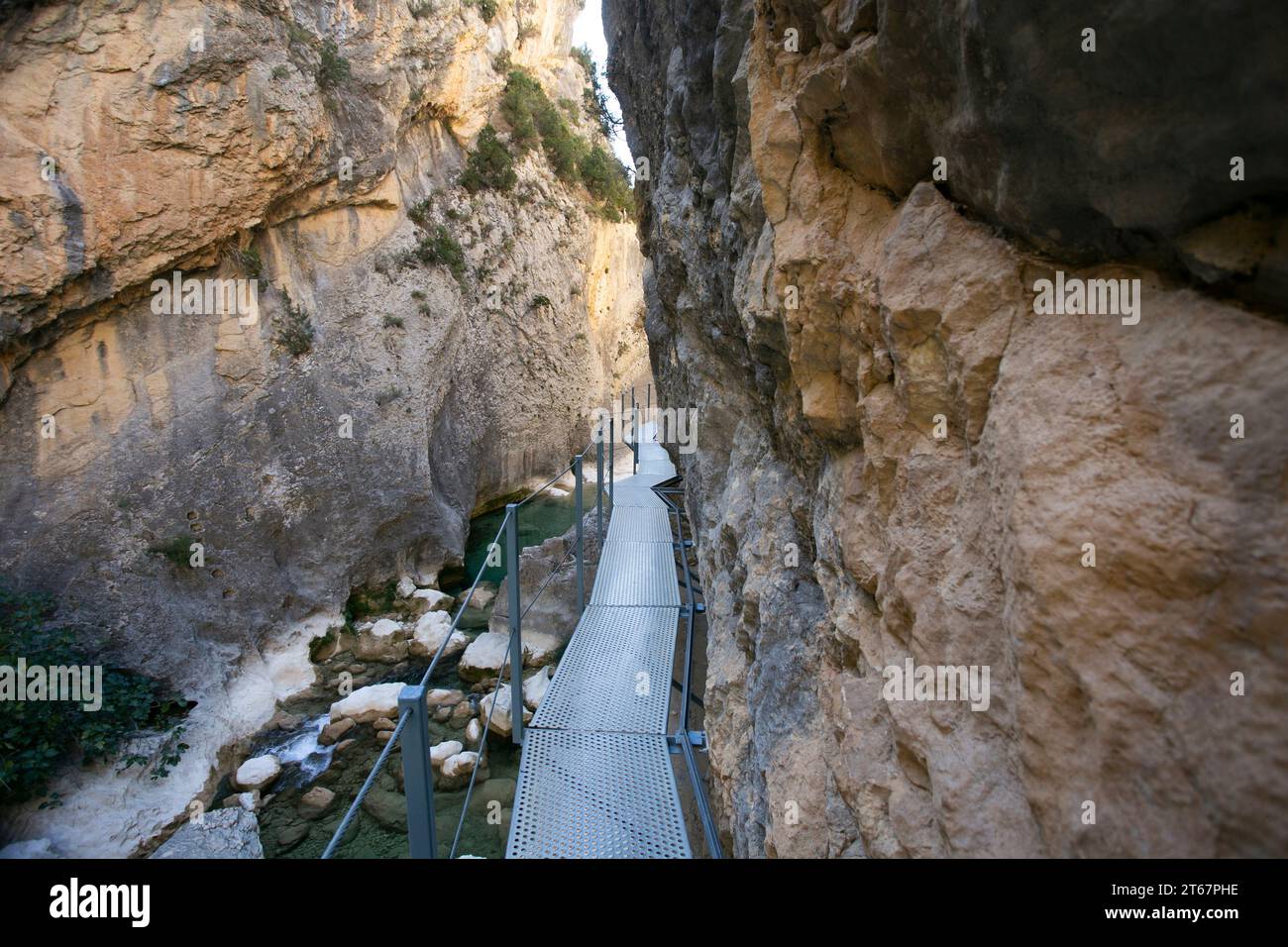 Ruta de las pasarelas, Alquézar. Beautiful route across the river ...