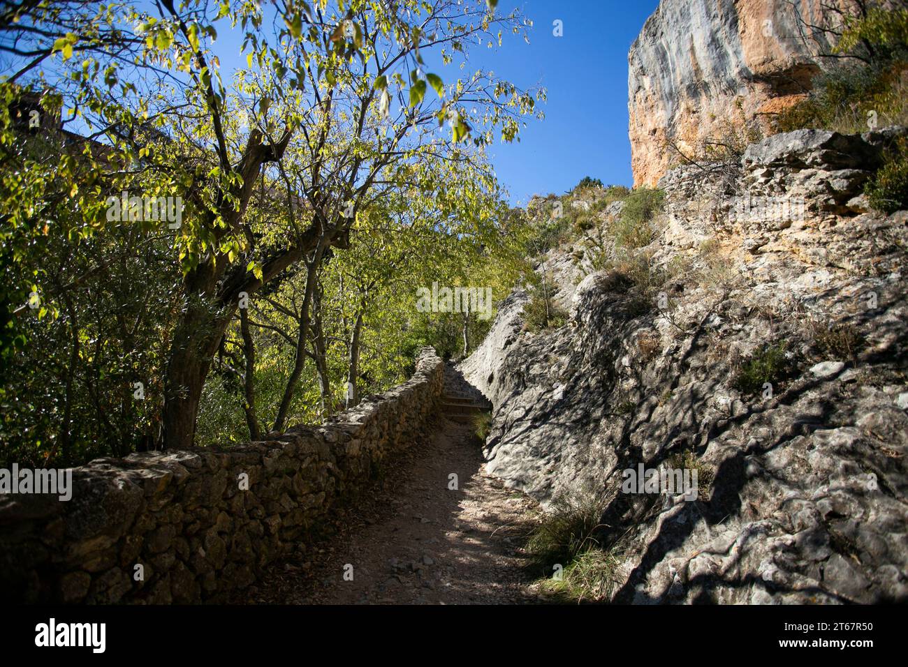 Ruta de las pasarelas, Alquézar. Beautiful route across the river ...