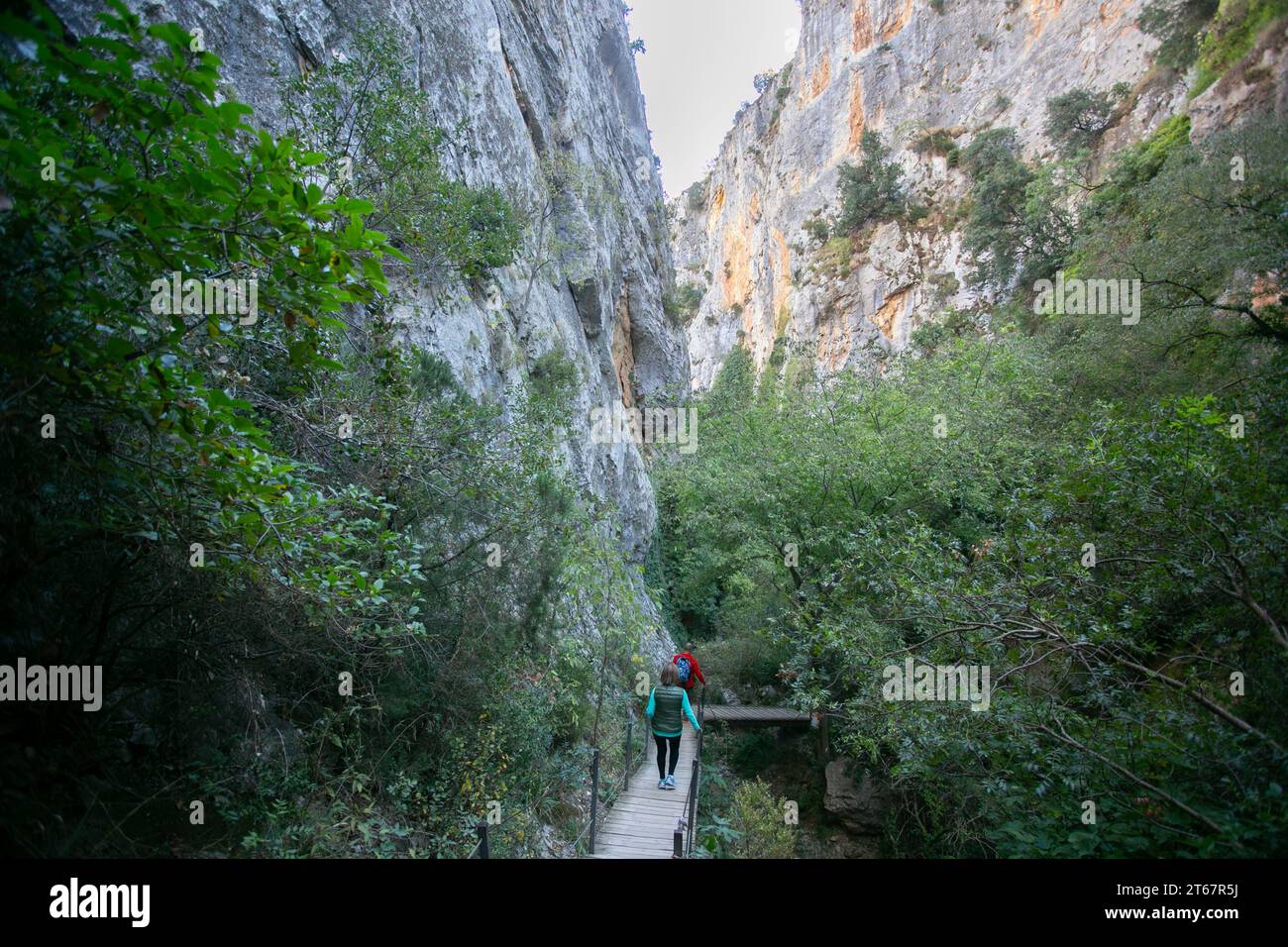 Ruta de las pasarelas, Alquézar. Beautiful route across the river ...