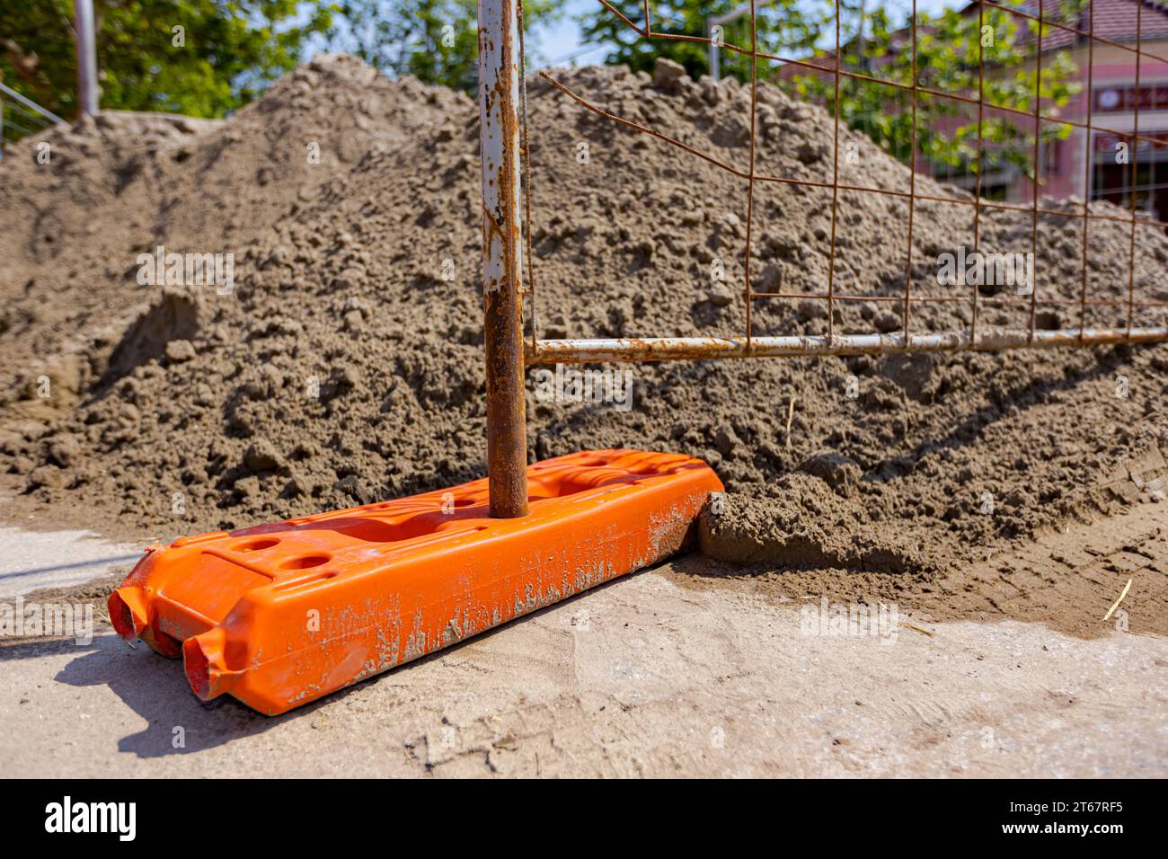 Hollow plastic fence foot is for stability of temporary metal wire ...