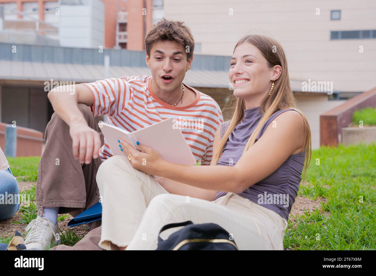 Two surprised students girls hi-res stock photography and images - Alamy