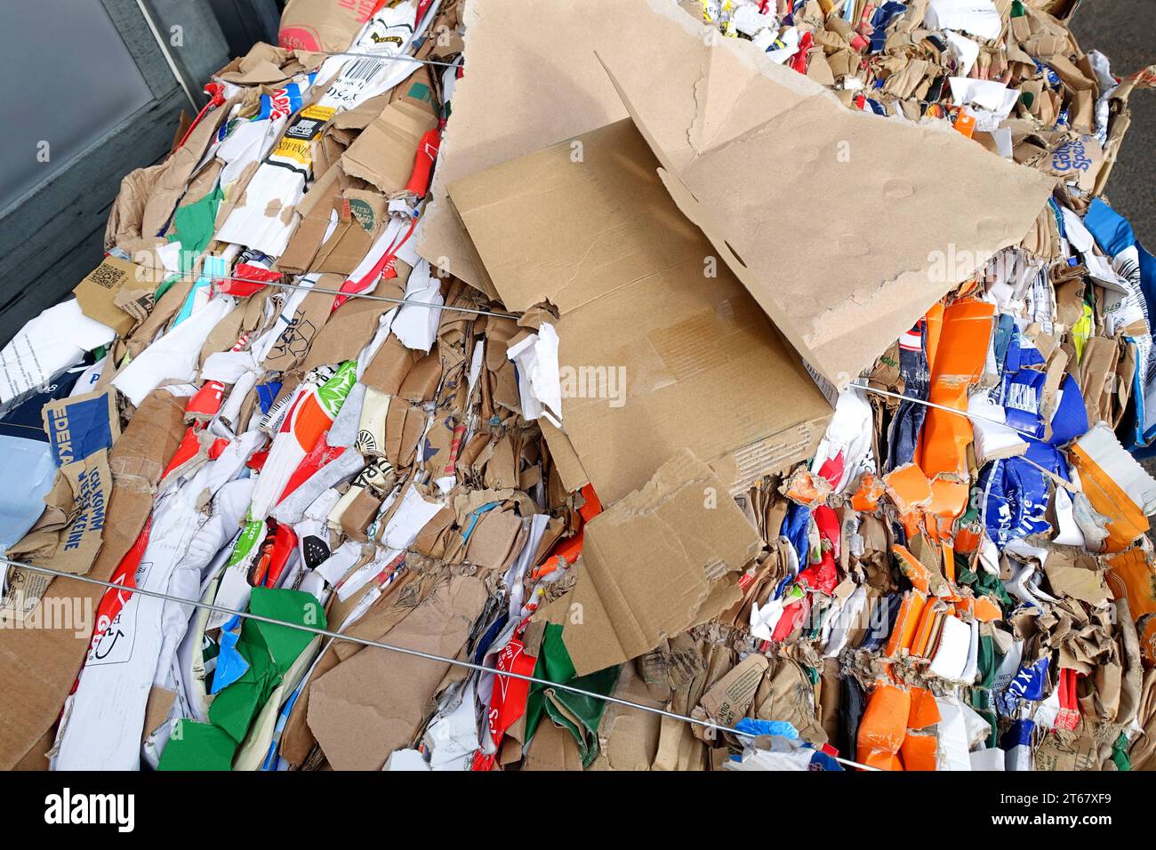 Recycling symbol pappe hi-res stock photography and images - Alamy