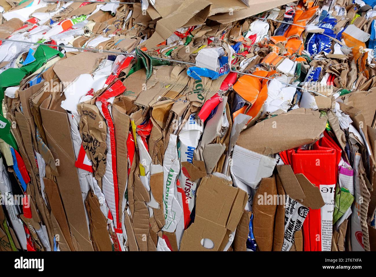 Recycling symbol pappe hi-res stock photography and images - Alamy