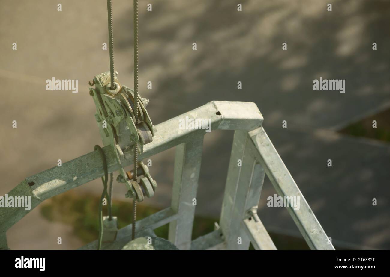 Safety lock as part of suspended wire rope platform for facade works on ...