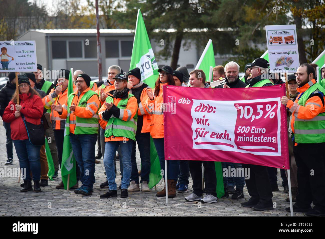 Die Kundgebung der Straßenmeisterei SM Rohrbach am Mittwoch 08.11.2023 ...