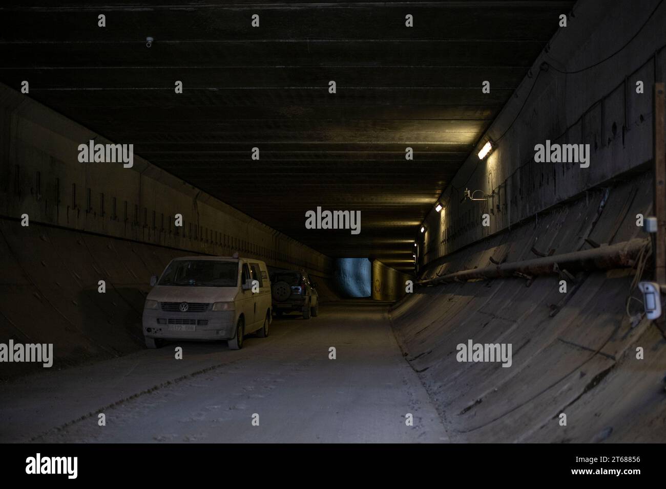 View of the macro-well of Metro Lines 9 and 10, in the Sagrera ...