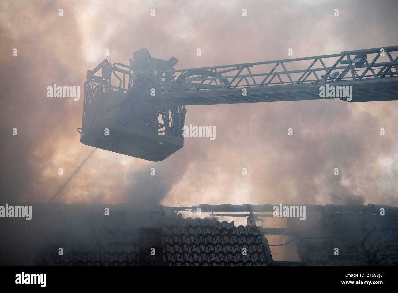 Redwitz An Der Rodach, Germany. 09th Nov, 2023. A firefighter opens the ...