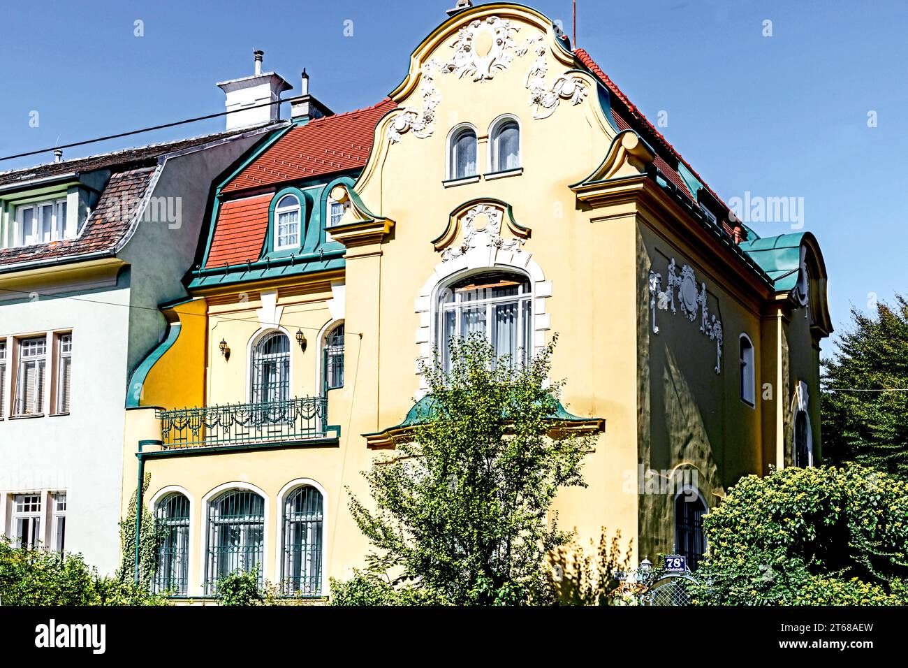 Wien (Hietzing): >Vornehme Villa im Art Deco Stil Stock Photo - Alamy