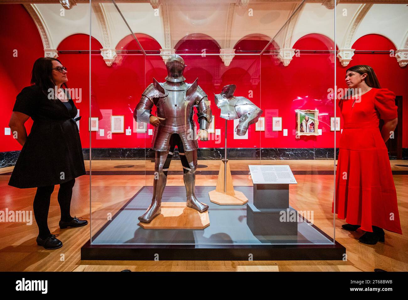 London, UK. 9th Nov, 2023. Erasmus Kyrkenar, Armour garniture of Henry ...