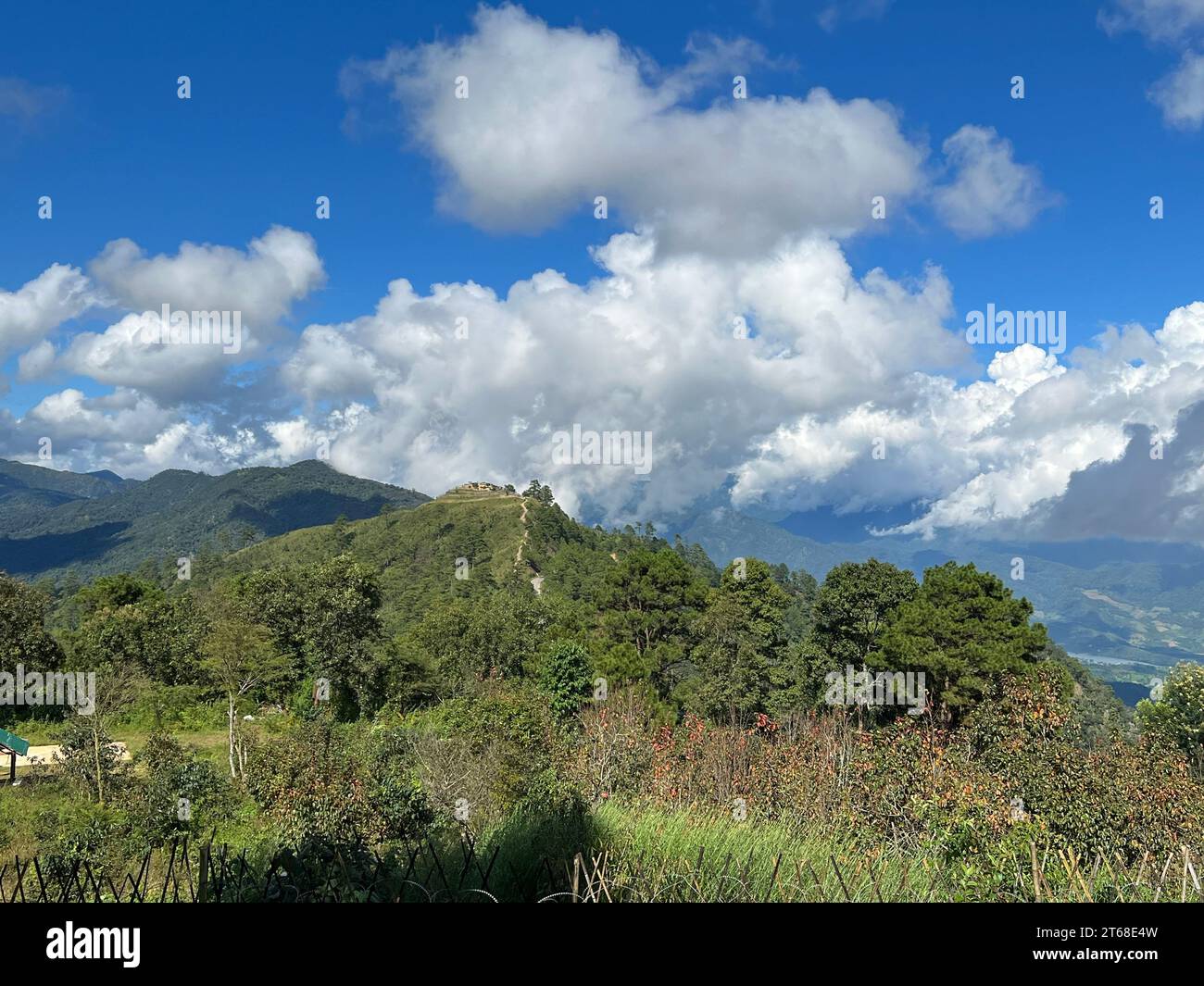 03 November 2023, Myanmar, Shan-Staat: View of the mountainous ...