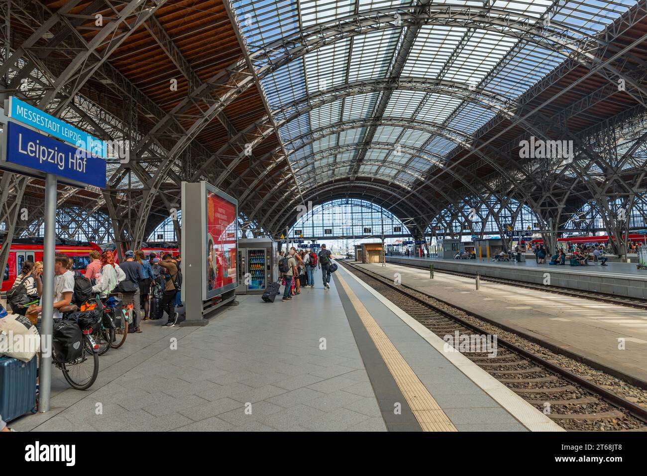 Dresden station interior germany hi-res stock photography and images ...